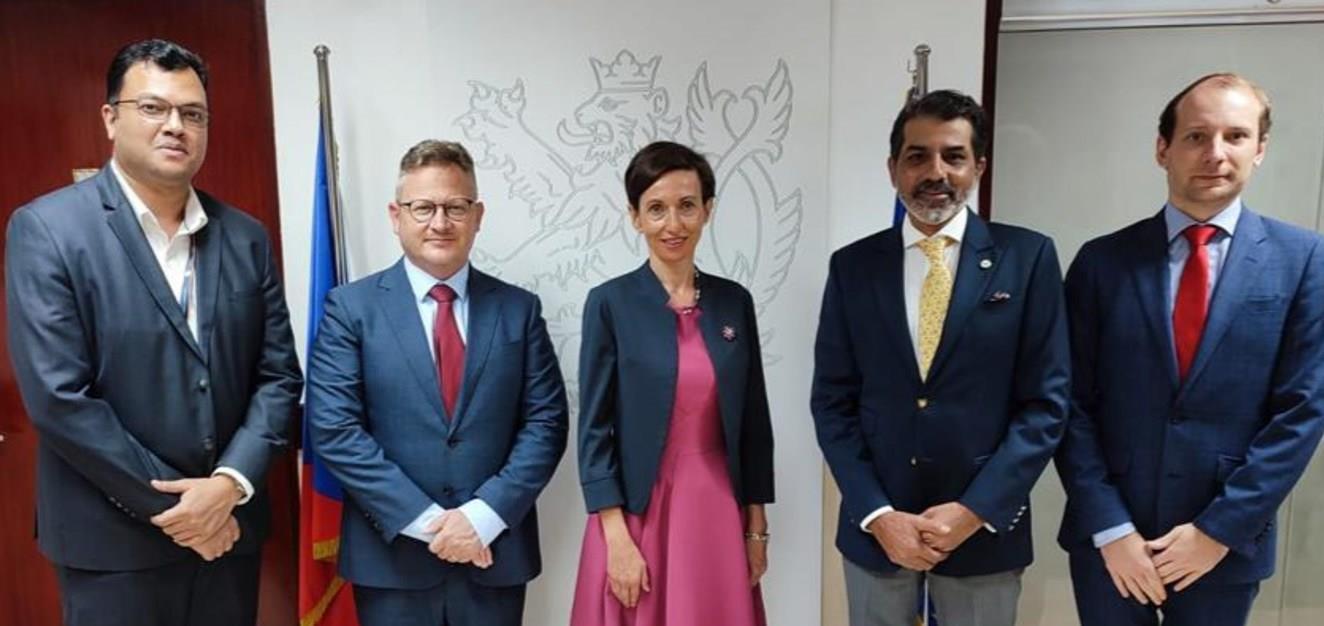 Contract with the Embassy of the Czech Republic in Manila